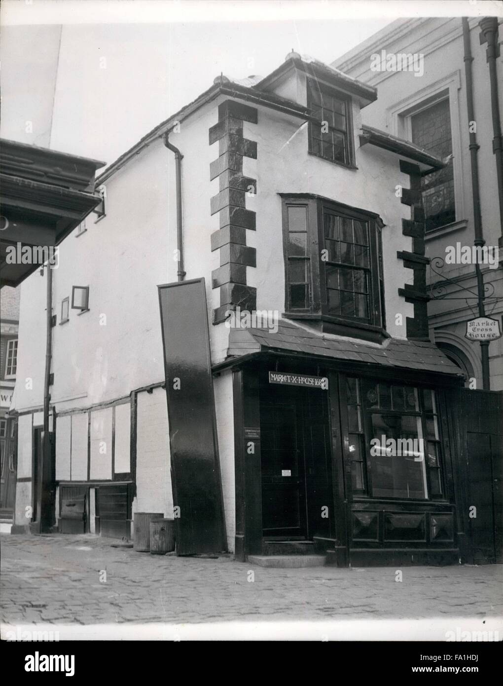 1964 - The Old Market Cross House. This crocked little house beside the ...