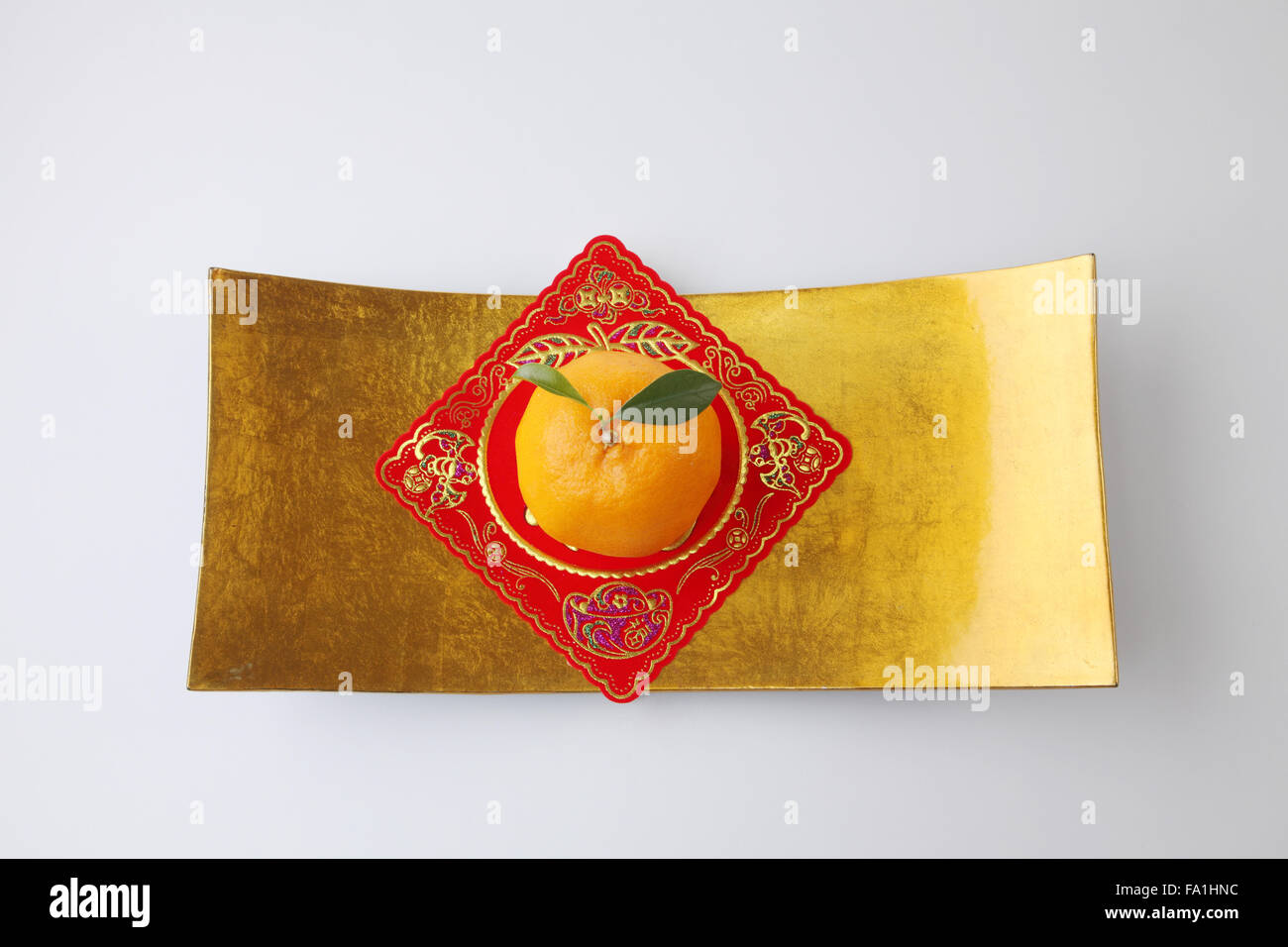 mandarin oranges on the golden plate Stock Photo - Alamy