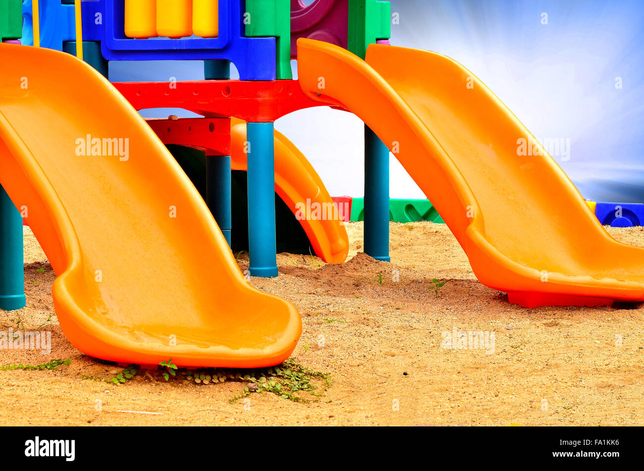Children on slides hi-res stock photography and images - Alamy