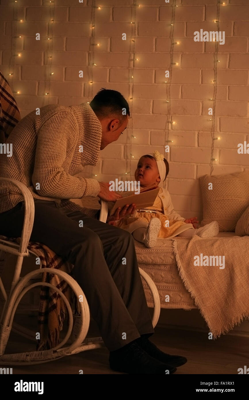 father reading book Stock Photo - Alamy