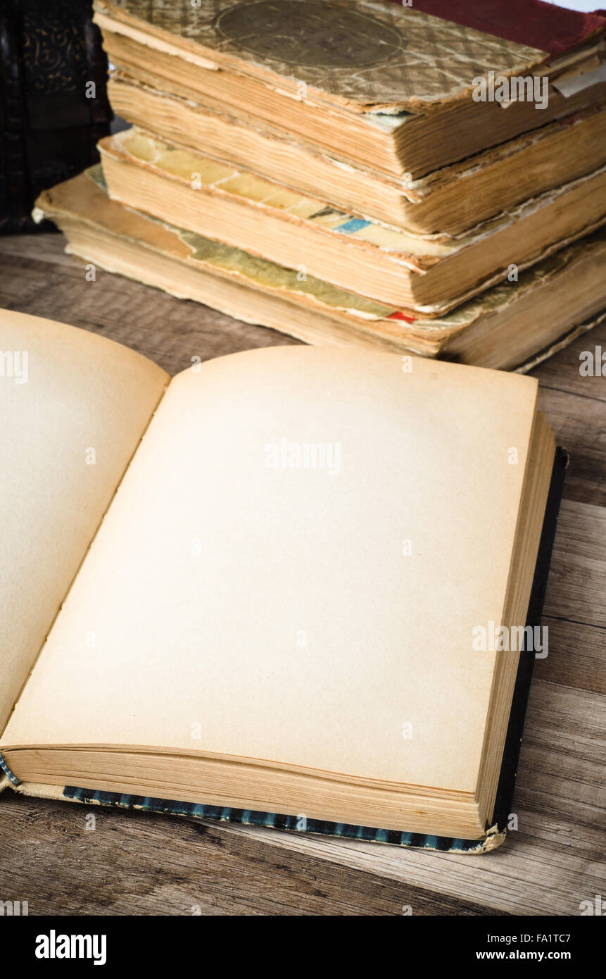 Old book page hi-res stock photography and images - Alamy