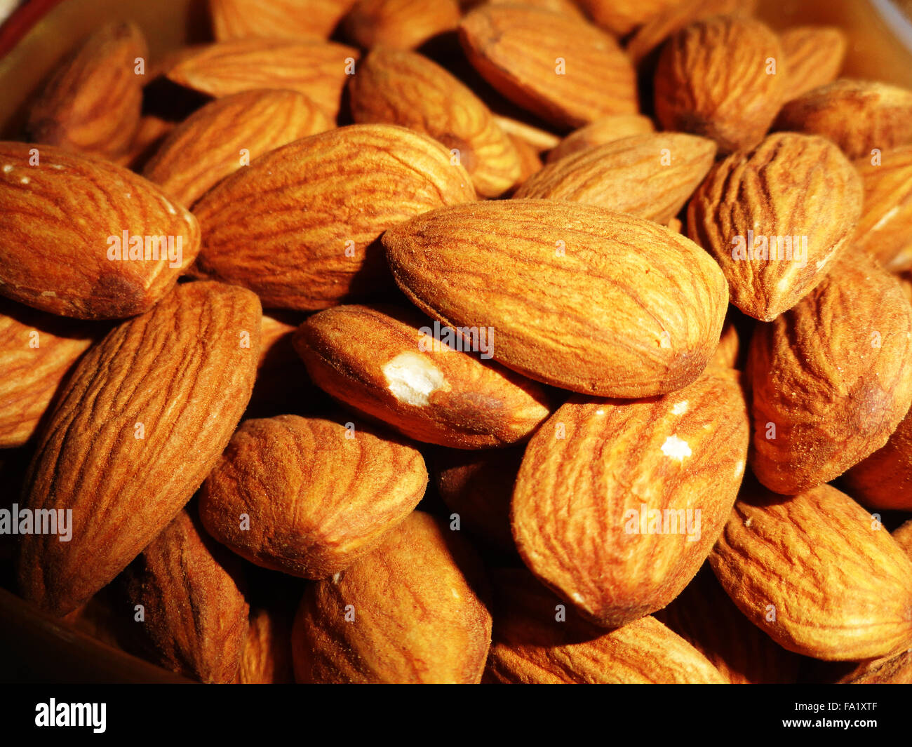 Almonds hi-res stock photography and images - Alamy