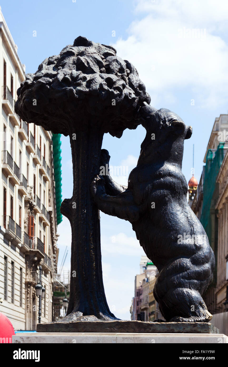 Sculpture of Bear and Madrono Tree at Puerta del Sol. Madrid, Spain ...
