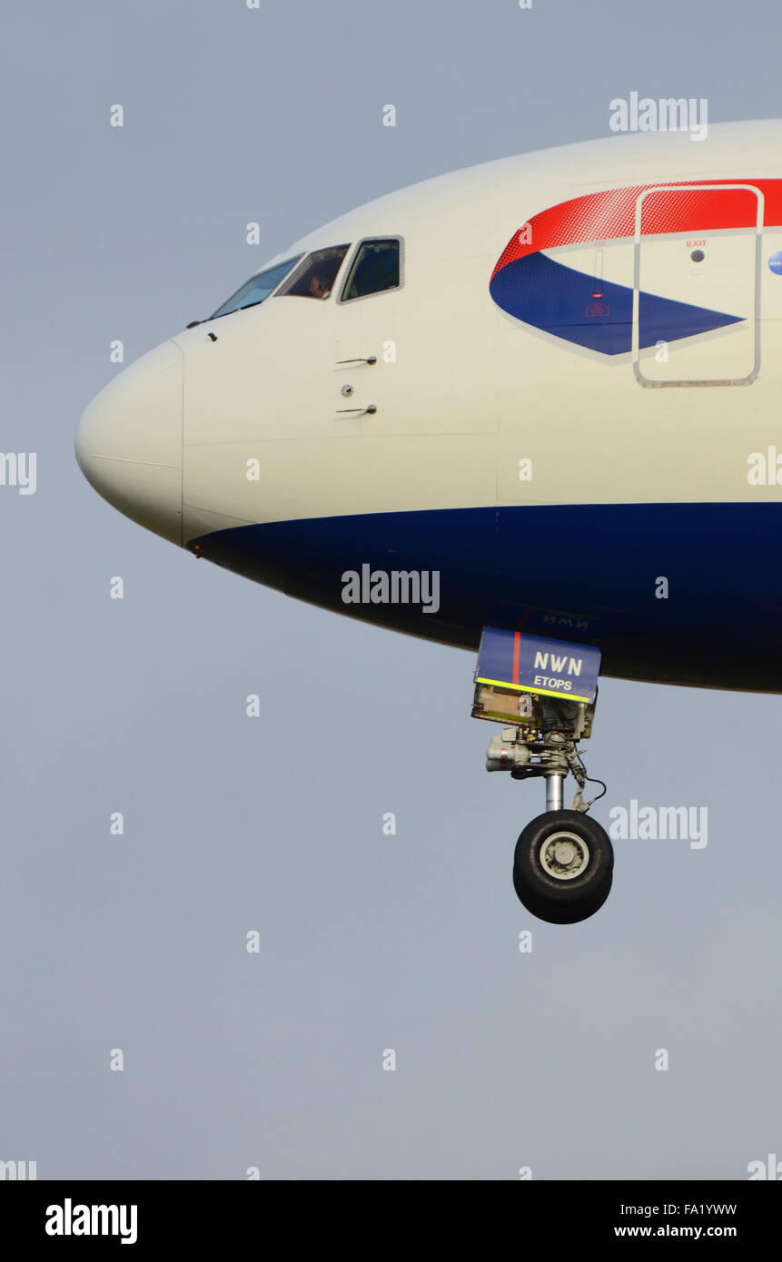Boeing 767 nose cockpit hi-res stock photography and images - Alamy