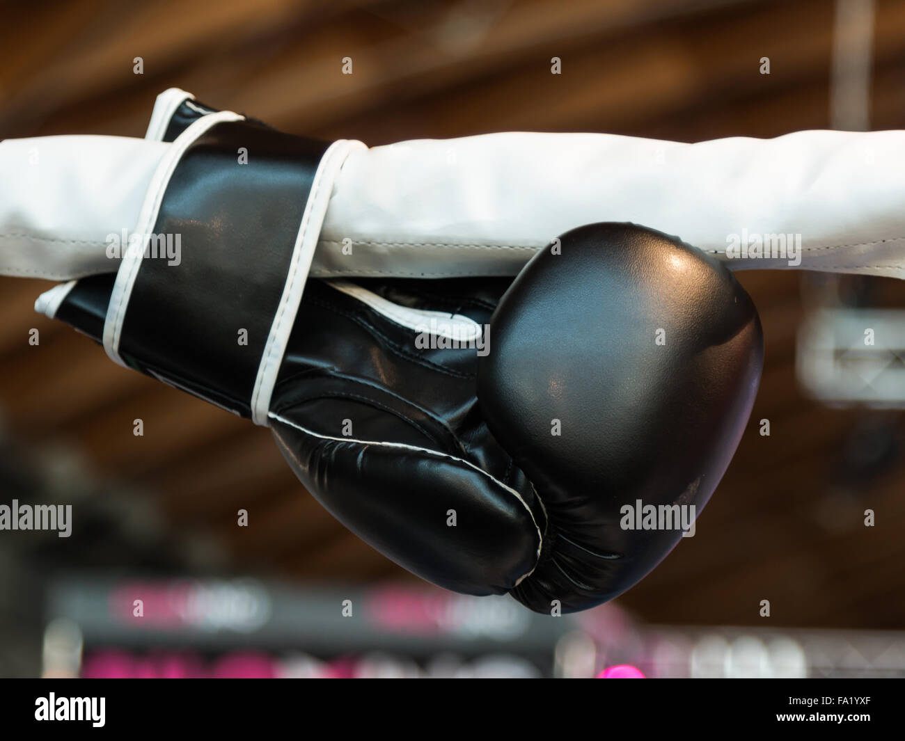 Boxing ring ropes hi-res stock photography and images - Alamy