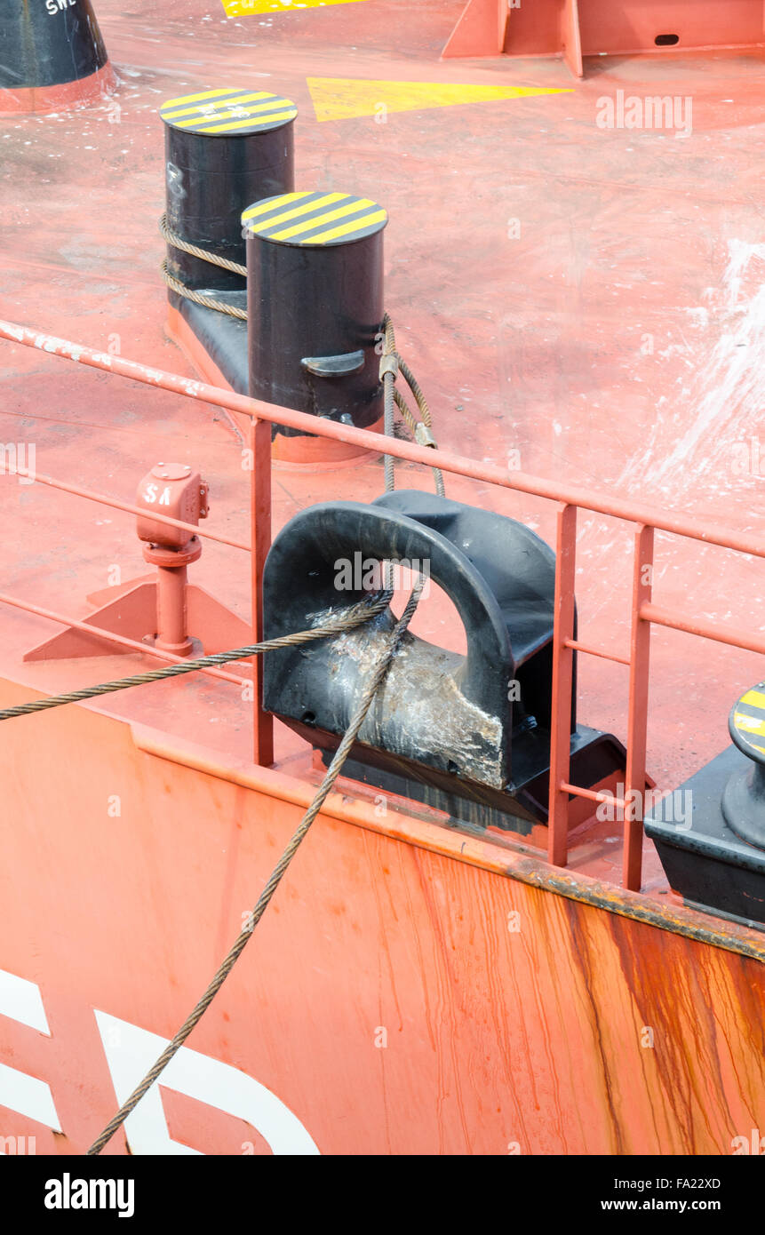 Ship hawser hi-res stock photography and images - Alamy