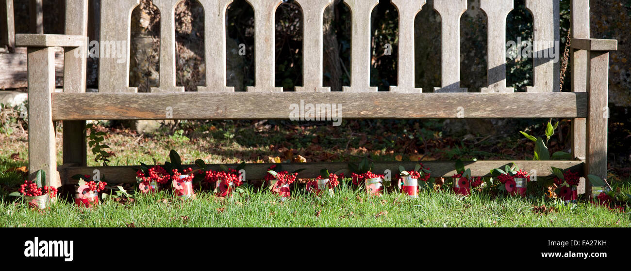Poppy remembrance bench hi-res stock photography and images - Alamy
