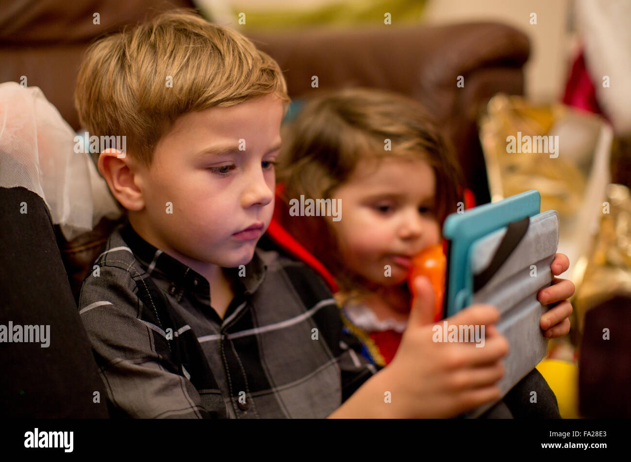 Young children playing on ipad Stock Photo - Alamy