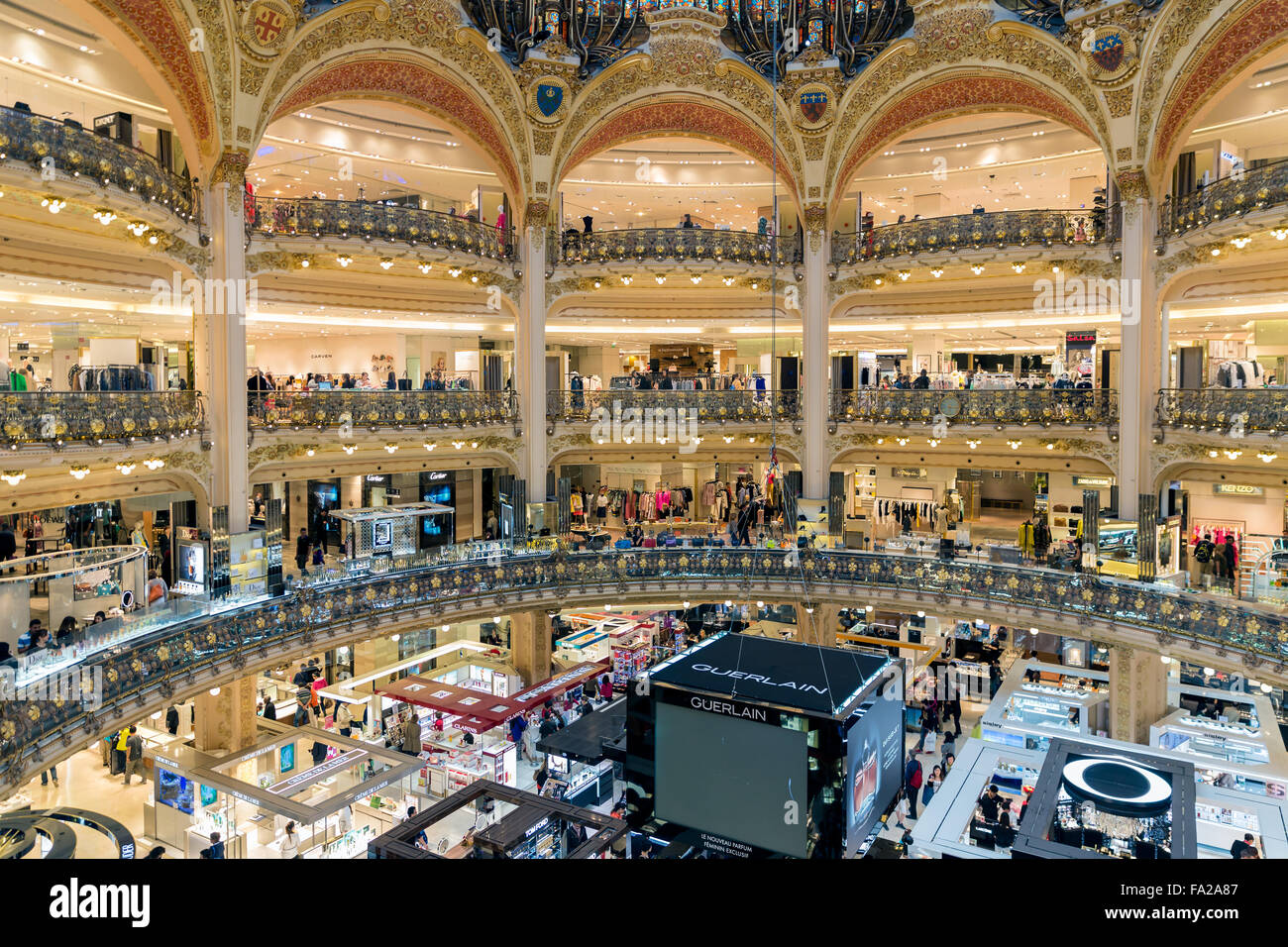 Dome roof shopping mall in hi-res stock photography and images - Alamy
