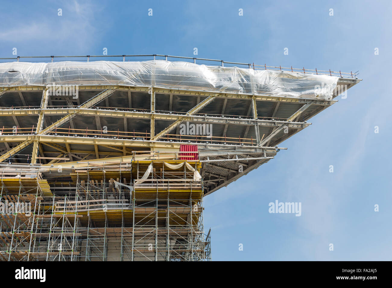 Built a skyscraper scaffolding hi-res stock photography and images - Alamy