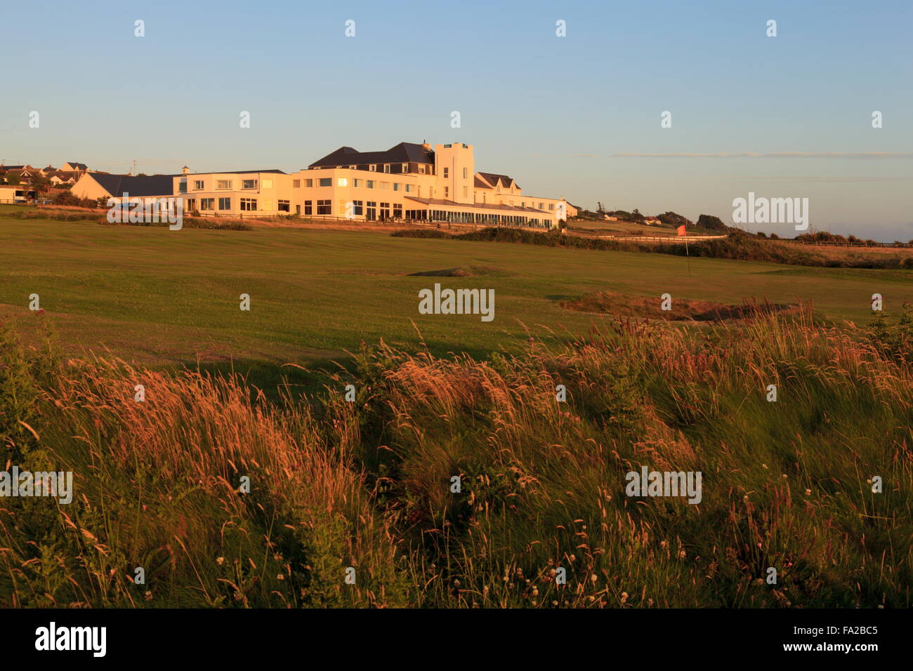 The Cliff Hotel At Gwbert on Sea on a pleasant Summers evening Stock ...