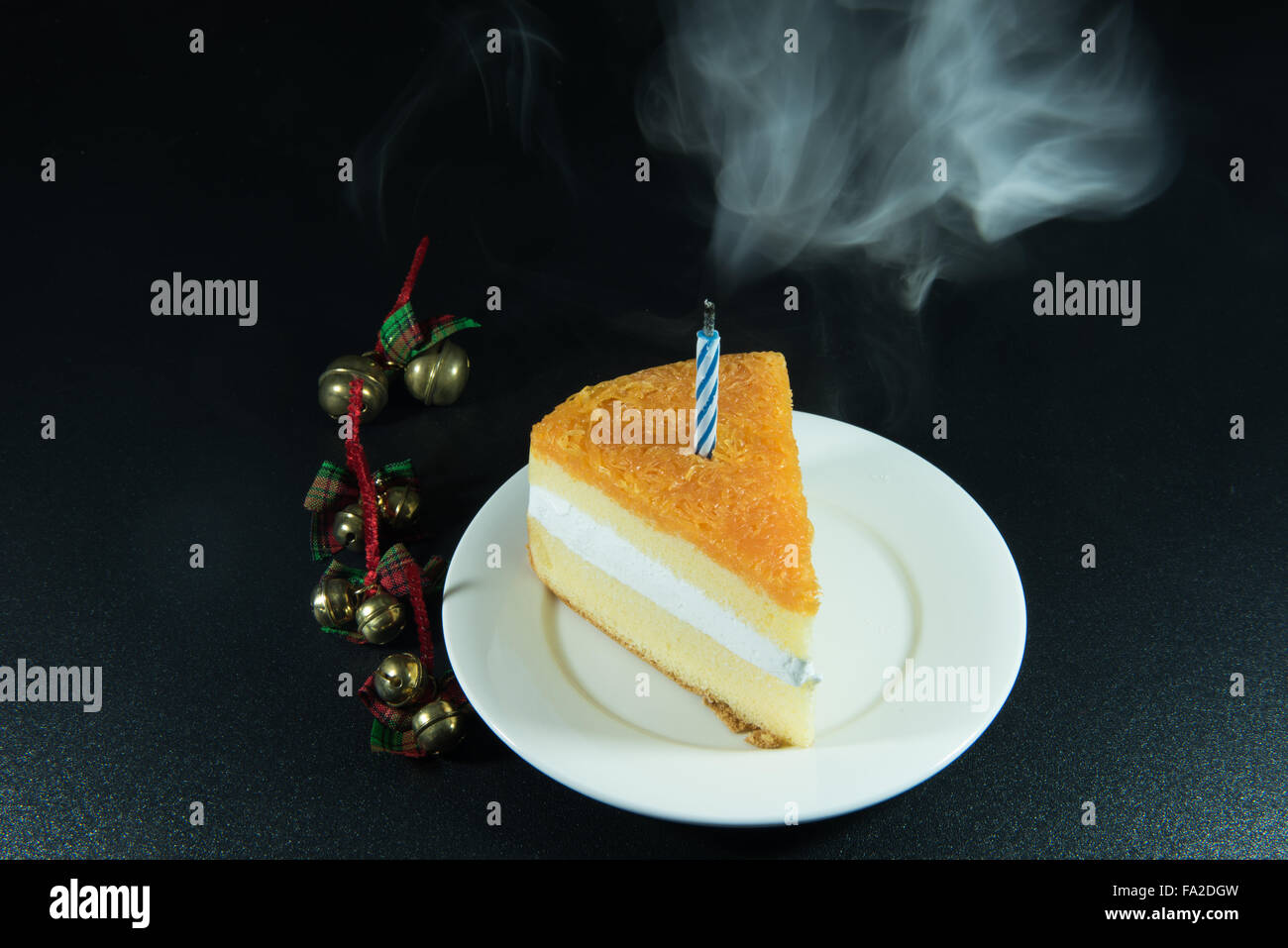 Golden threads thai dessert hi-res stock photography and images - Alamy
