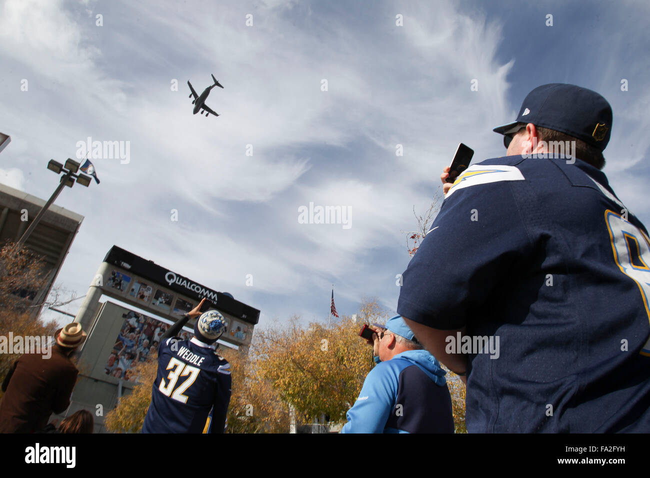 Military flyover stadium hi-res stock photography and images - Alamy