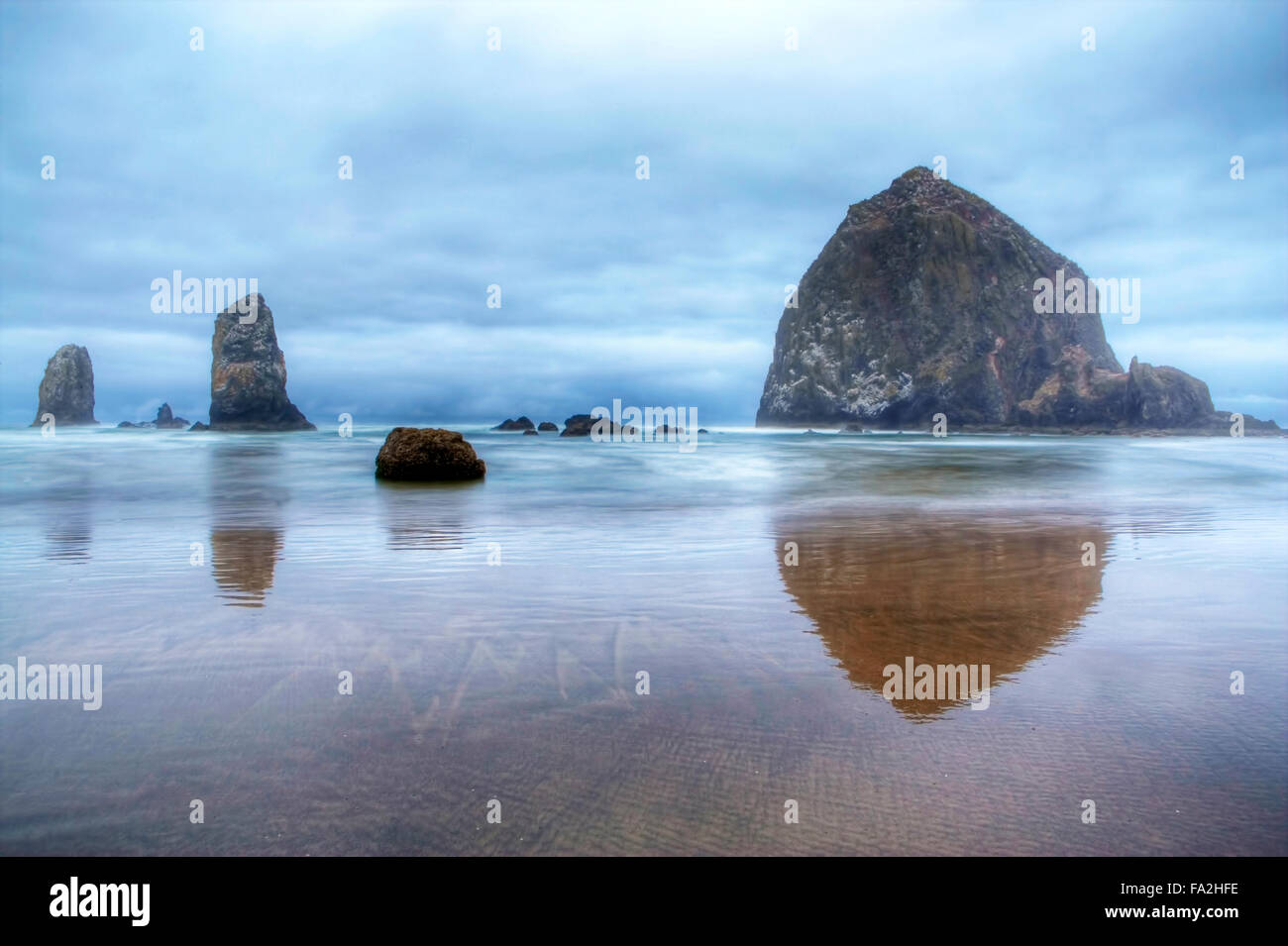 Scenic haystack rock cannon beach hi-res stock photography and images ...