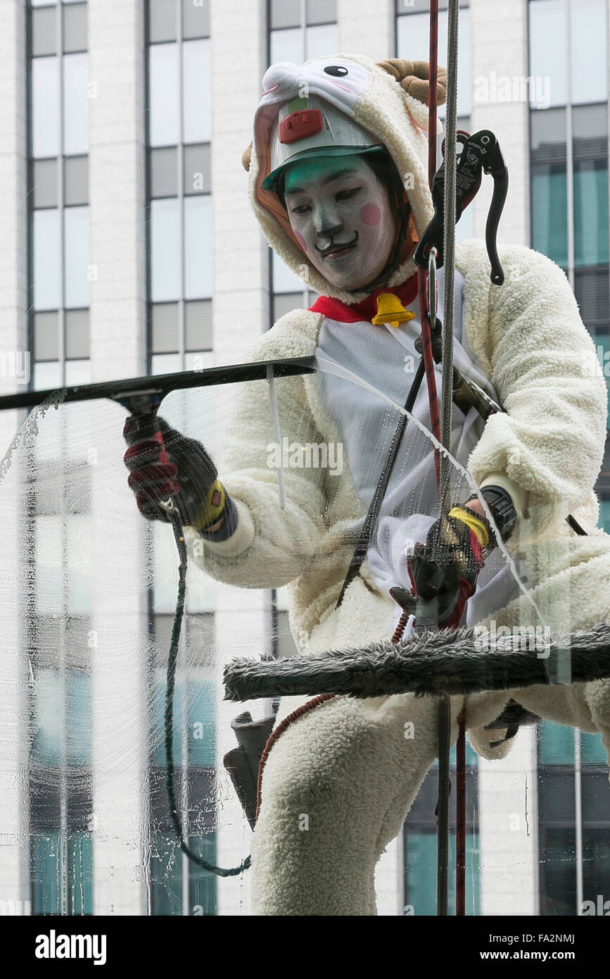 Tokyo, Japan. 21st Dec, 2015. Window cleaner Kentai Arai, dressed as ...
