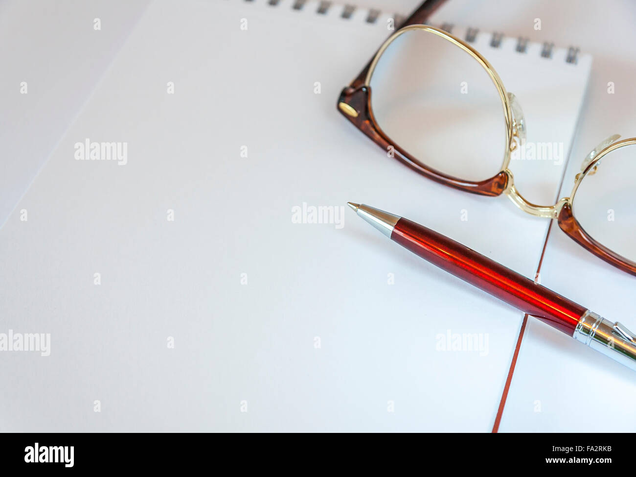 Eyeglasses notepad hi-res stock photography and images - Alamy
