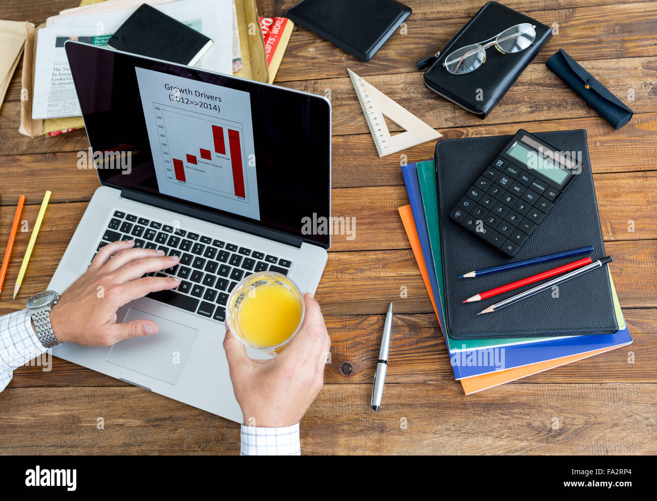 Very messy desk hi-res stock photography and images - Alamy