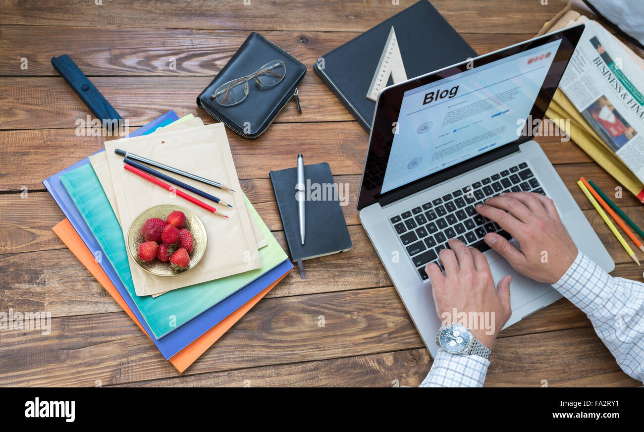 Handwriting an article hi-res stock photography and images - Alamy