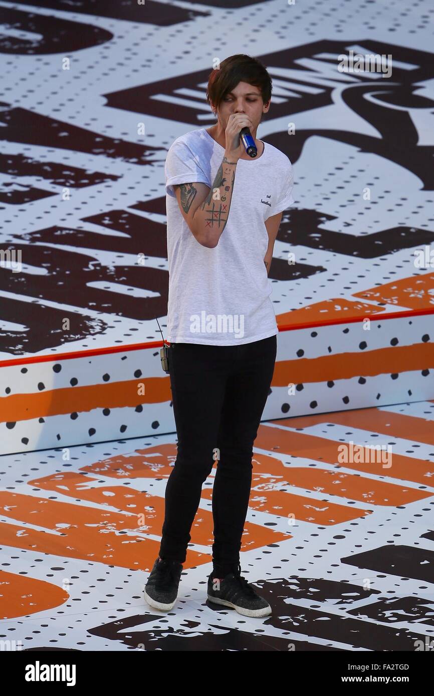 One Direction seen performing a sound check on Hollywood Boulevard ...