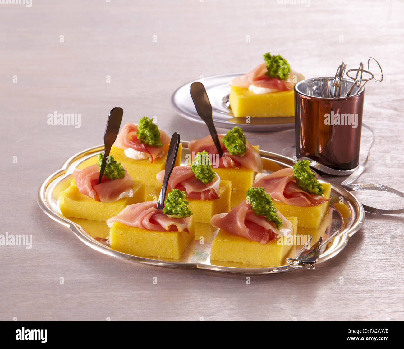 Canapes pesto hi-res stock photography and images - Alamy