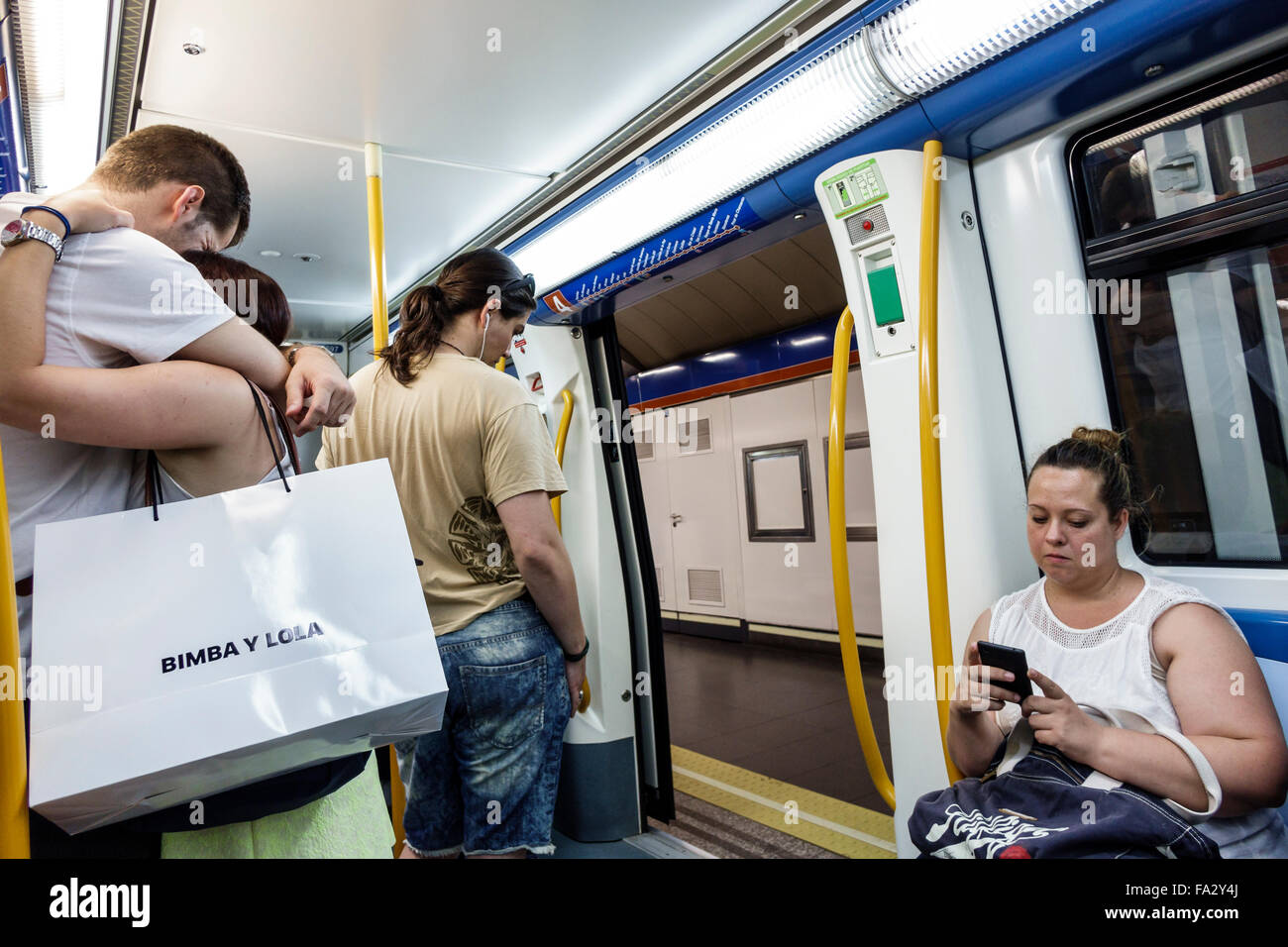 Couple kissing at a train station hi-res stock photography and images ...