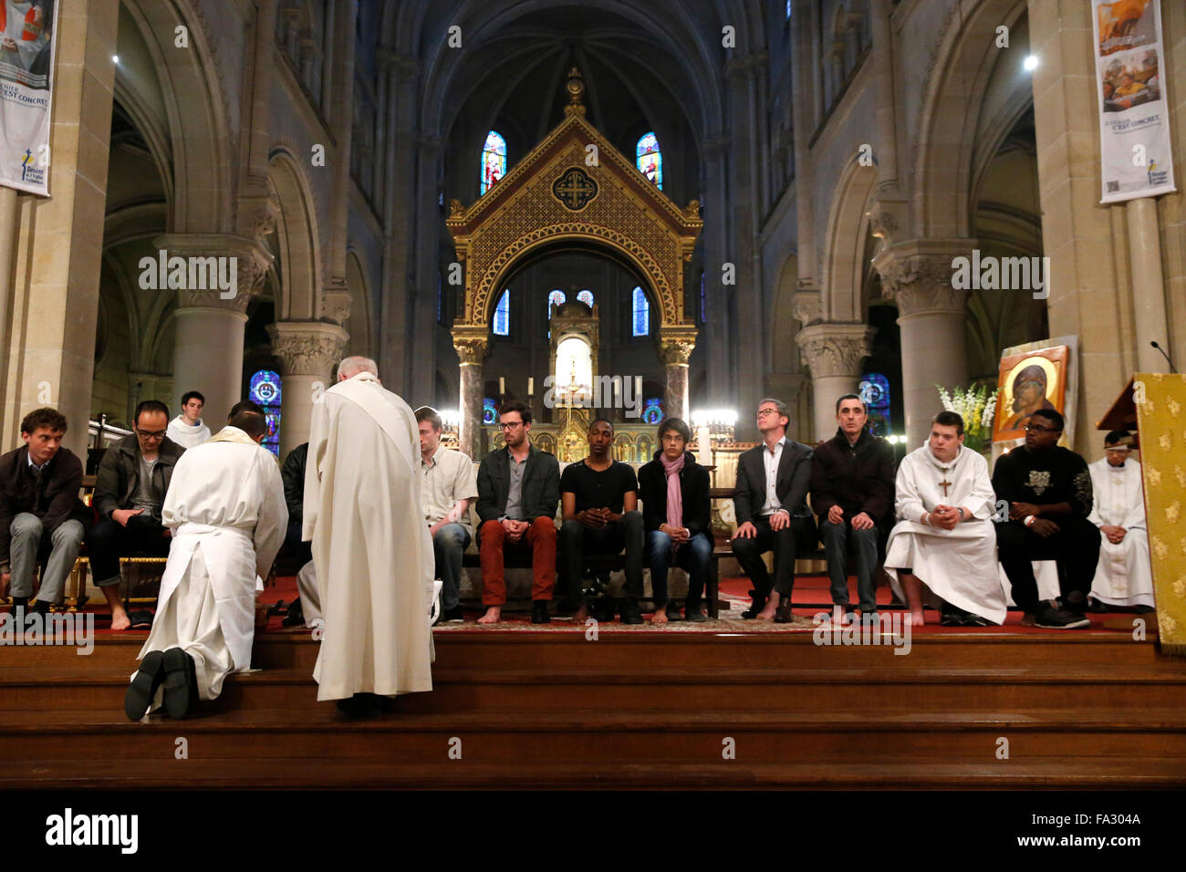 Holy thursday washing feet catholic hi-res stock photography and images ...
