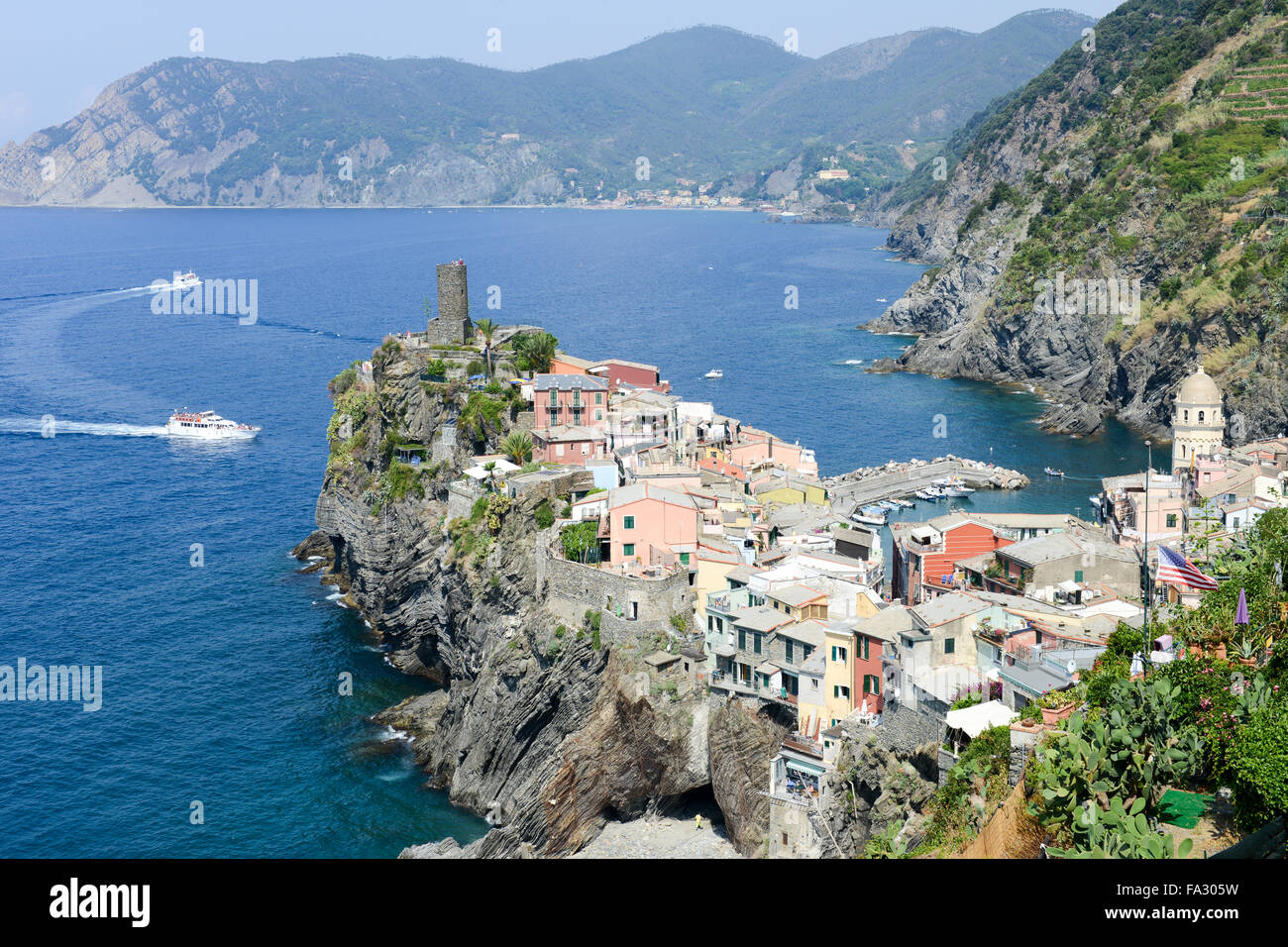 Scenic view of colorful village Vernazza and ocean coast in Cinque Terre, Italy Stock Photo - Alamy