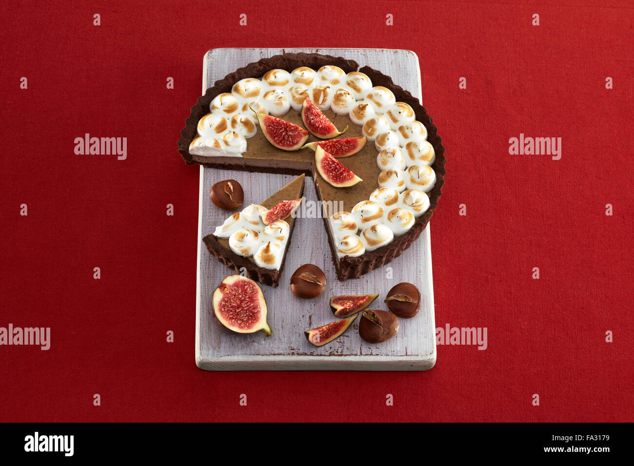 Maroon cake hi-res stock photography and images - Alamy