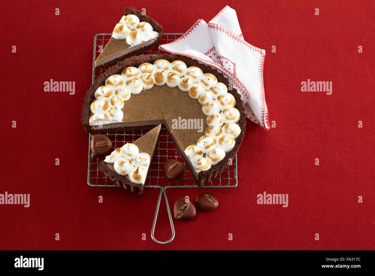 Maroon cake hi-res stock photography and images - Alamy