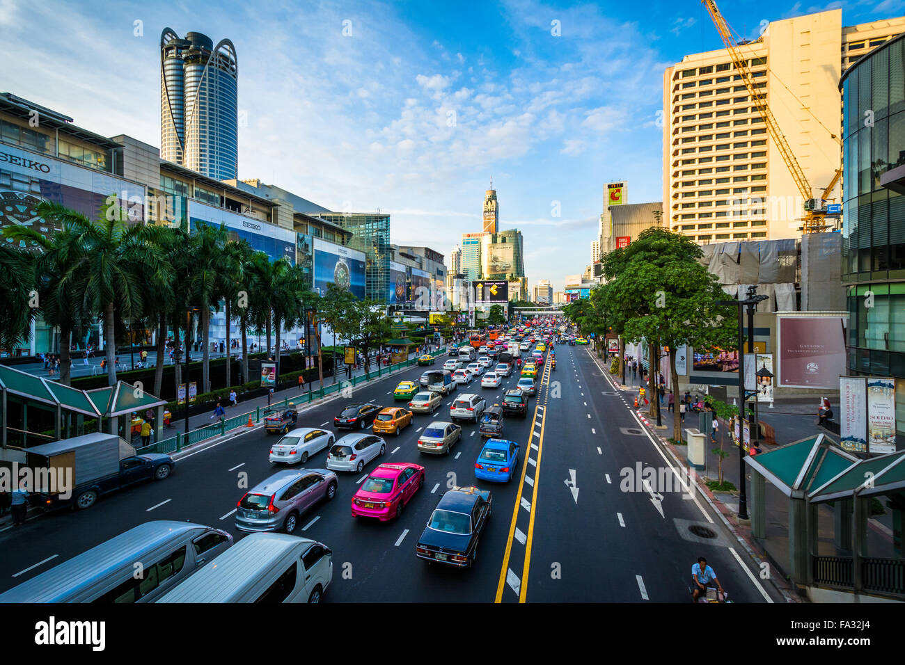 Traffic and modern buildings along Ratchadamri Road, at Siam, Bangkok ...