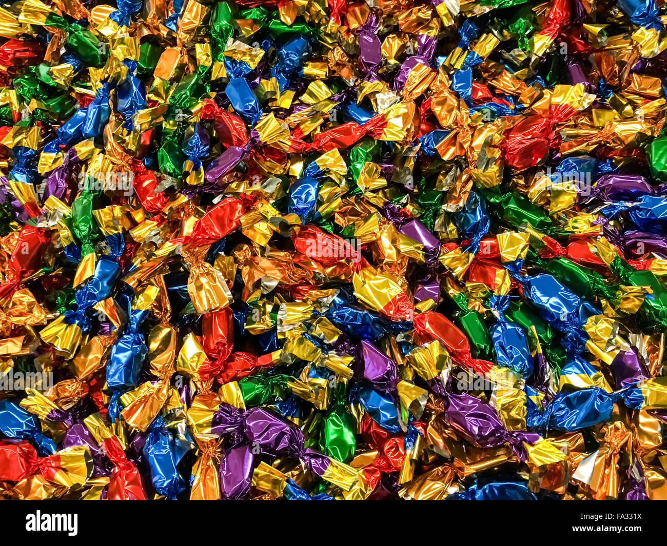 Yellow wrapped candy hi-res stock photography and images - Alamy