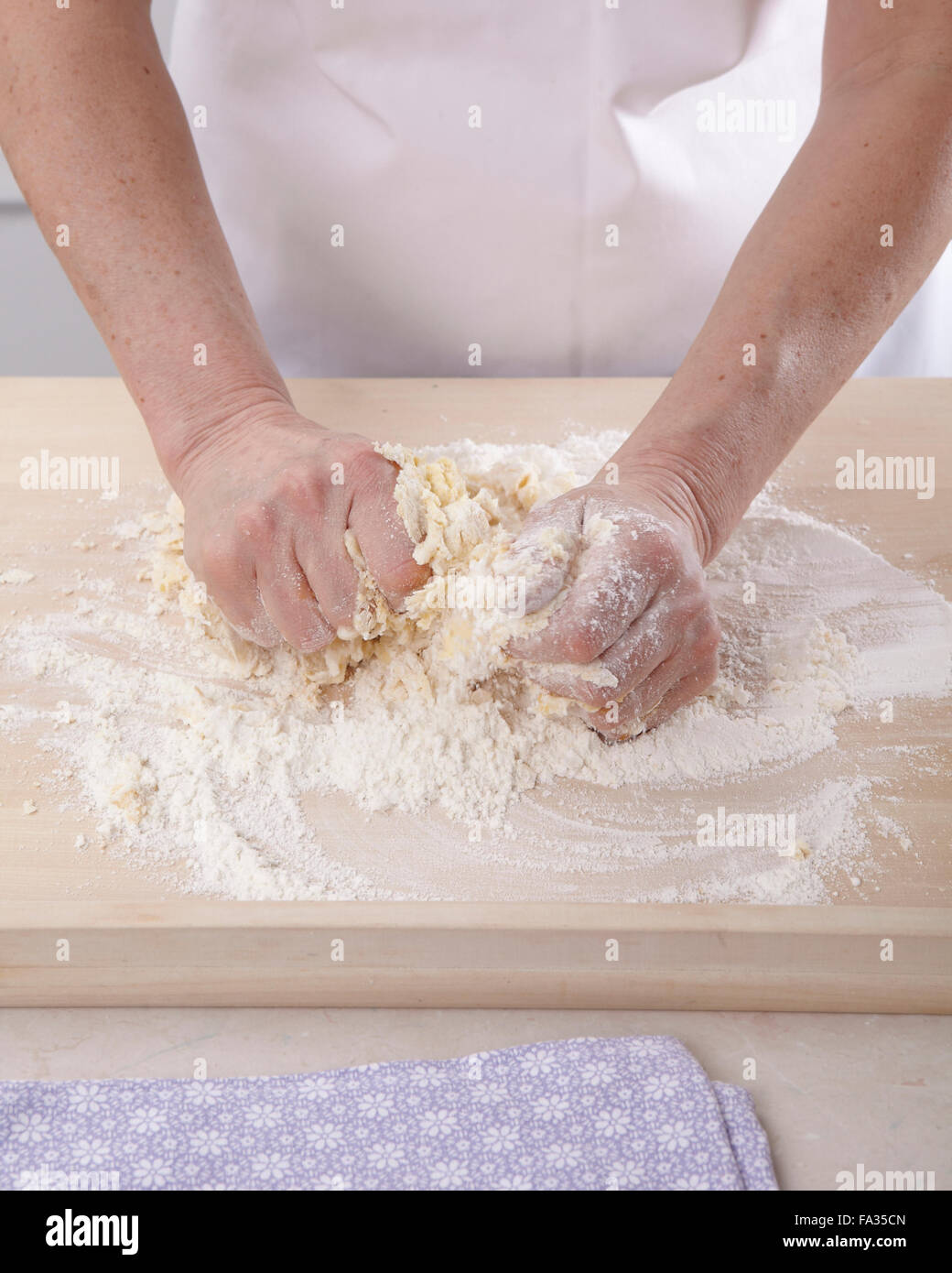 Nut pie + steps Stock Photo - Alamy