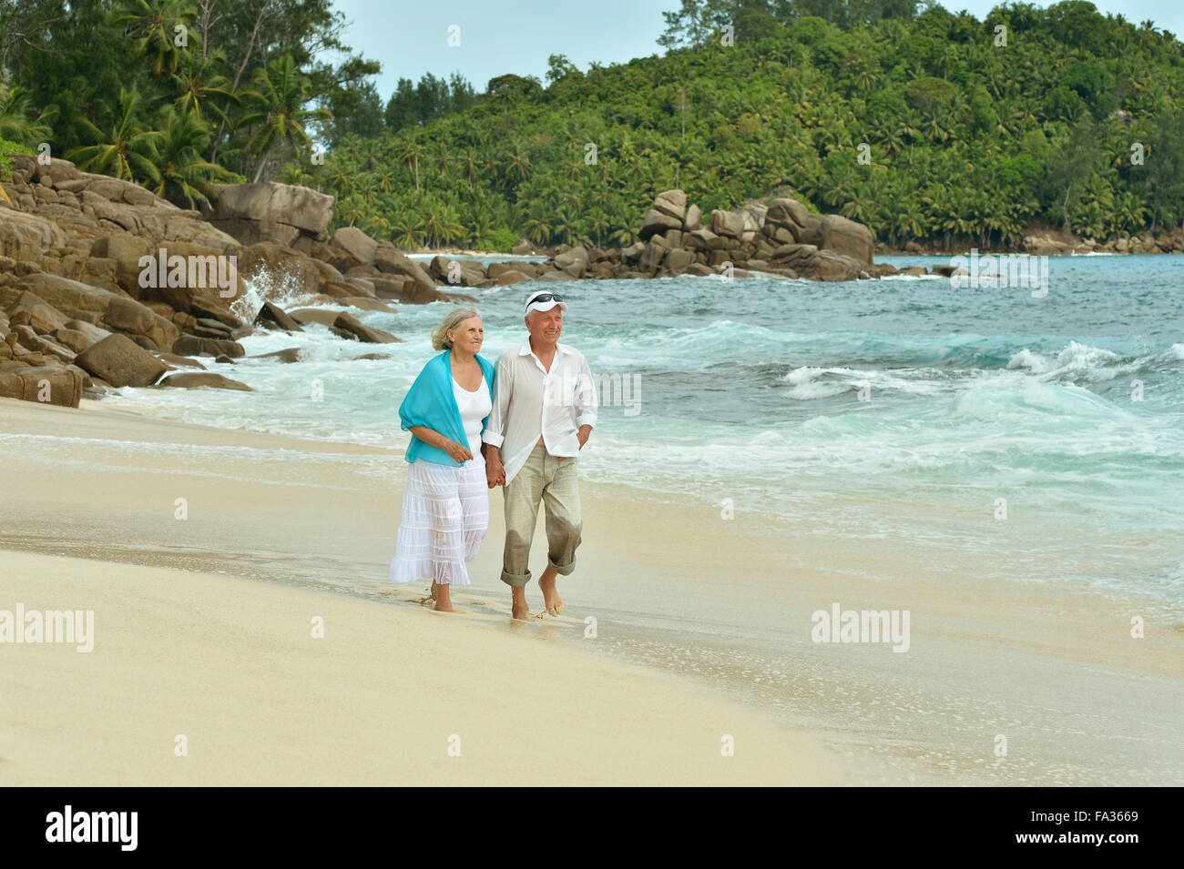 Elderly couple rest at tropical resort Stock Photo - Alamy