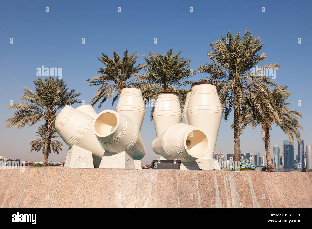 Doha qatar fountain hi-res stock photography and images - Alamy