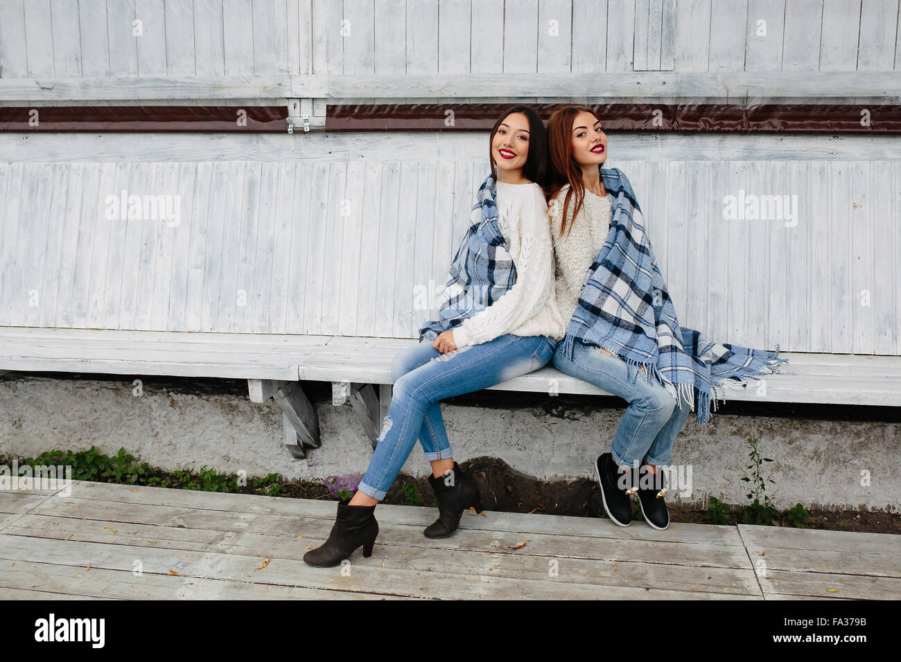 Two girls sit on bench hi-res stock photography and images - Alamy