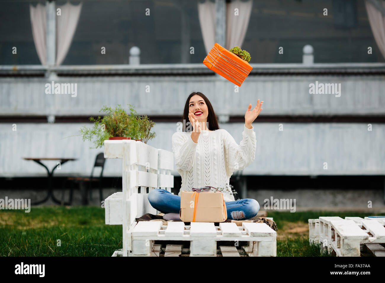 Young girl throws a gift Stock Photo - Alamy