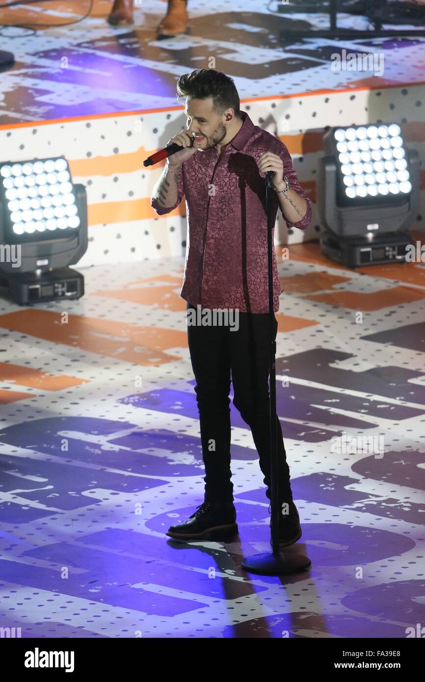 One Direction seen performing live Hollywood Boulevard for Jimmy Kimmel ...
