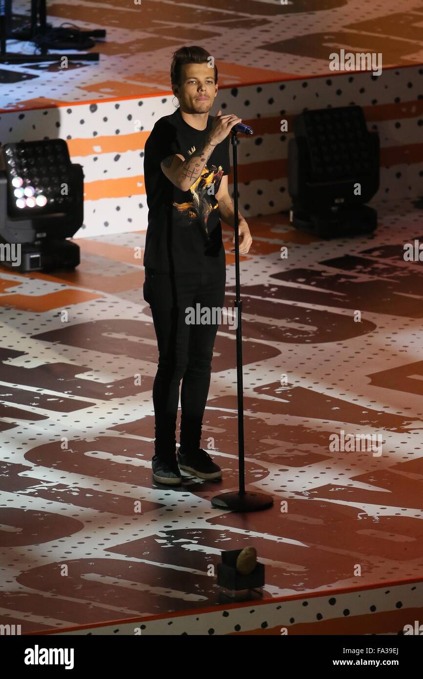 One Direction seen performing live Hollywood Boulevard for Jimmy Kimmel ...