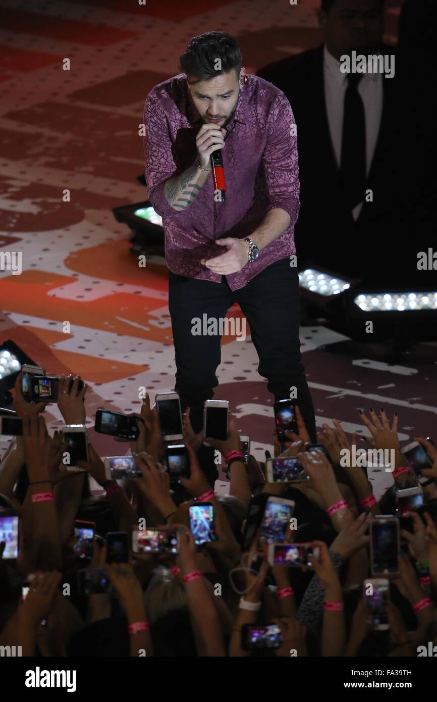 One Direction seen performing live Hollywood Boulevard for Jimmy Kimmel ...