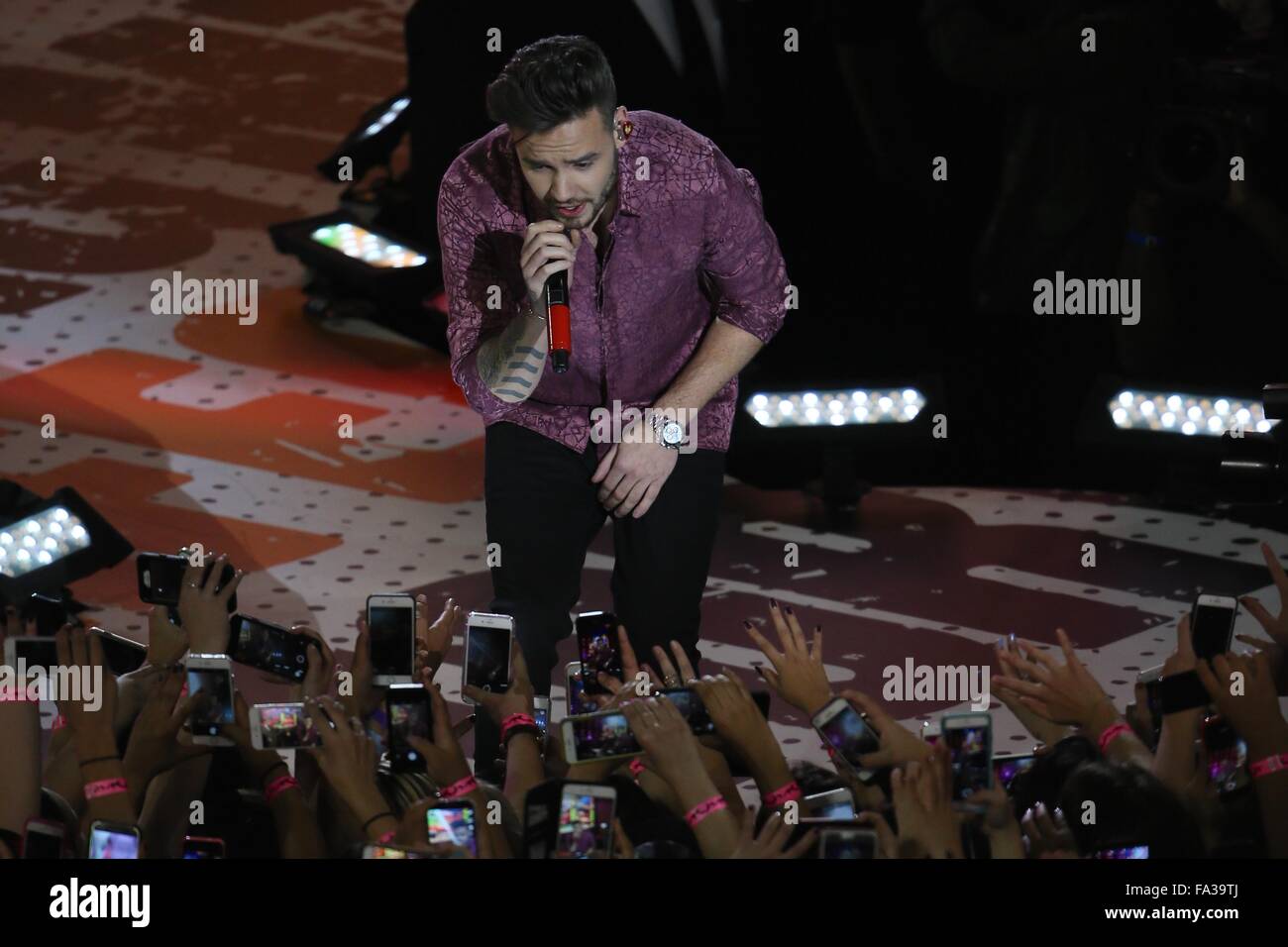 One Direction seen performing live Hollywood Boulevard for Jimmy Kimmel ...