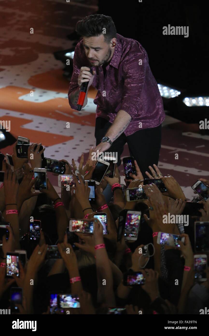 One Direction seen performing live Hollywood Boulevard for Jimmy Kimmel ...