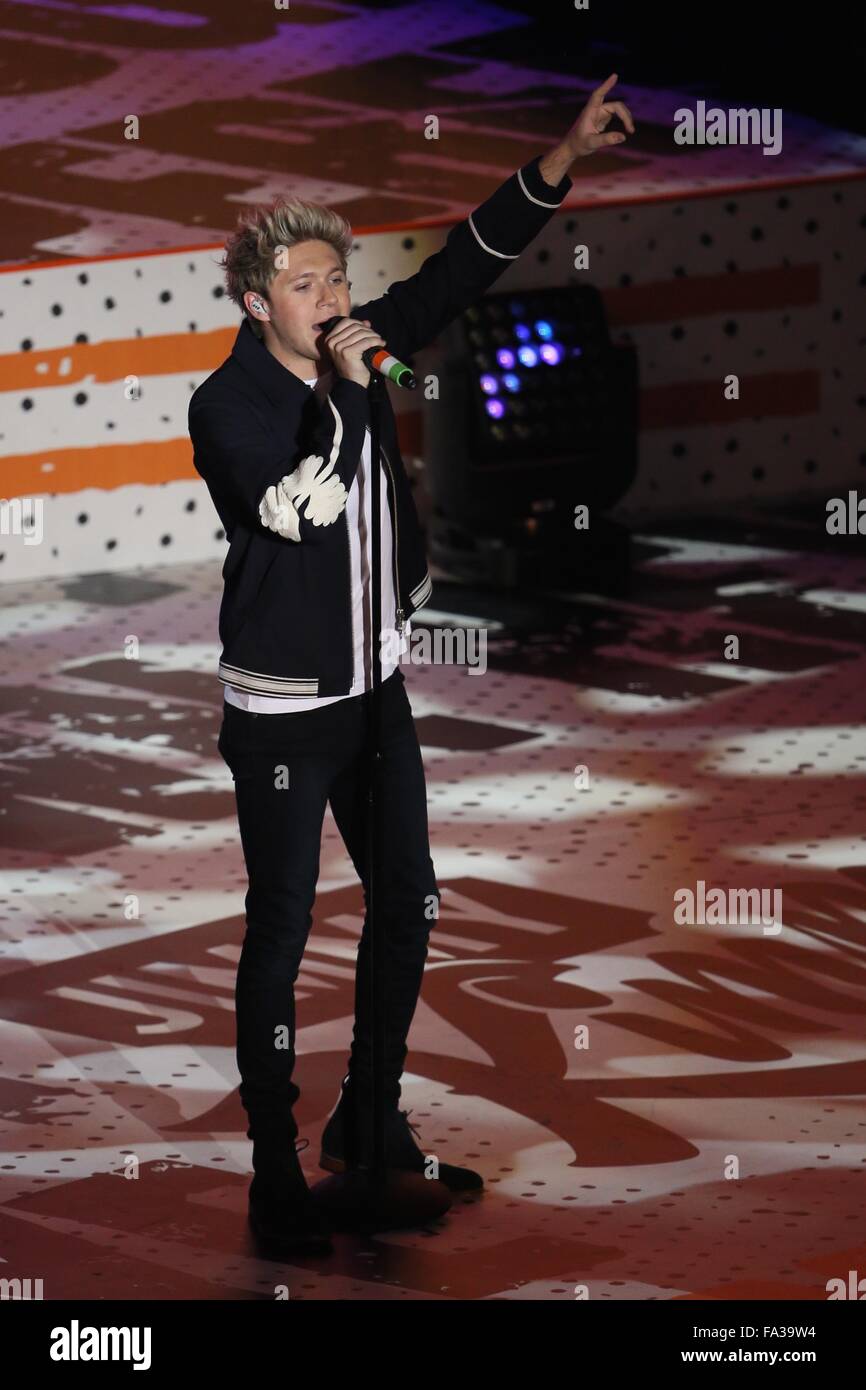 One Direction seen performing live Hollywood Boulevard for Jimmy Kimmel ...