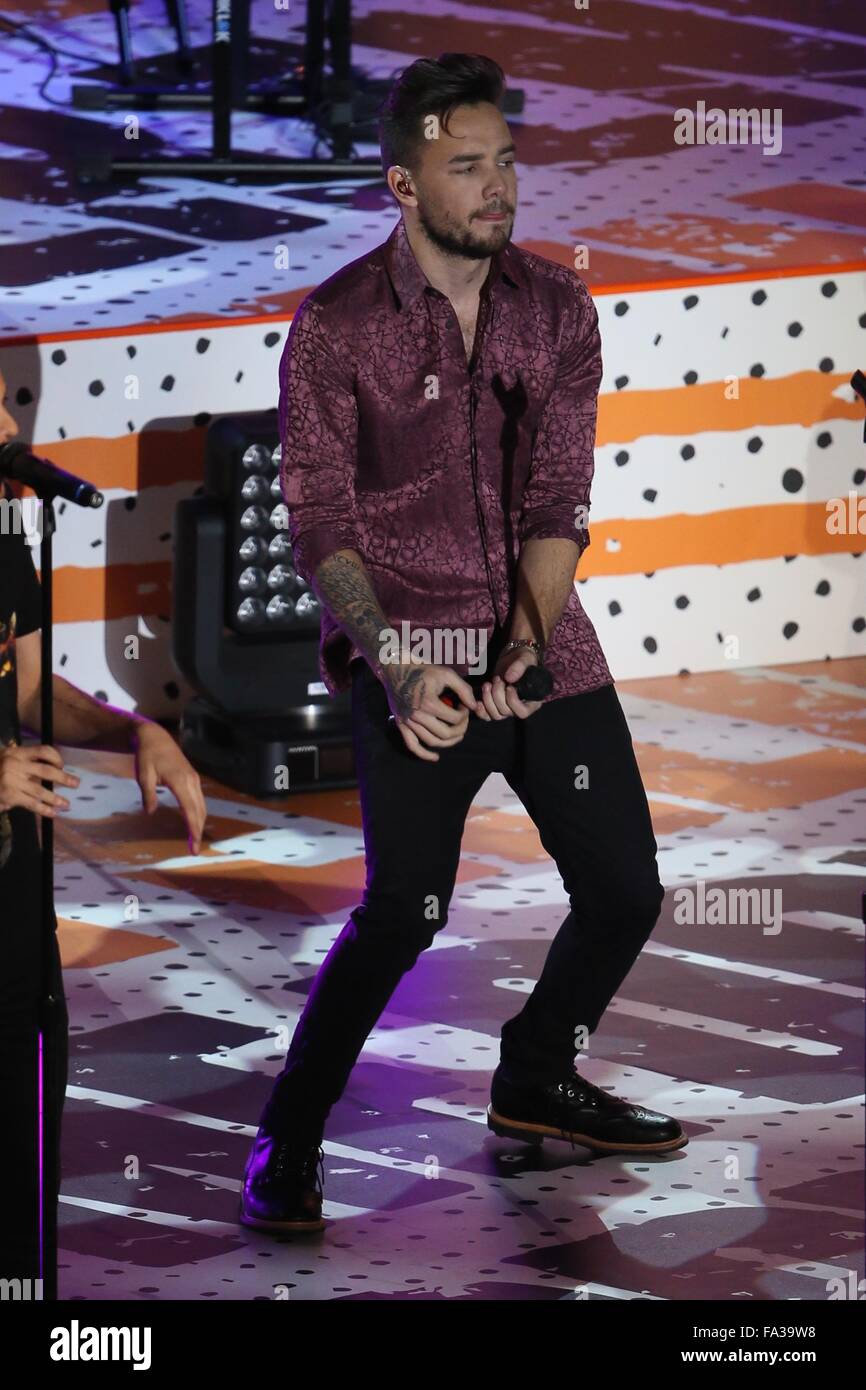 One Direction seen performing live Hollywood Boulevard for Jimmy Kimmel ...