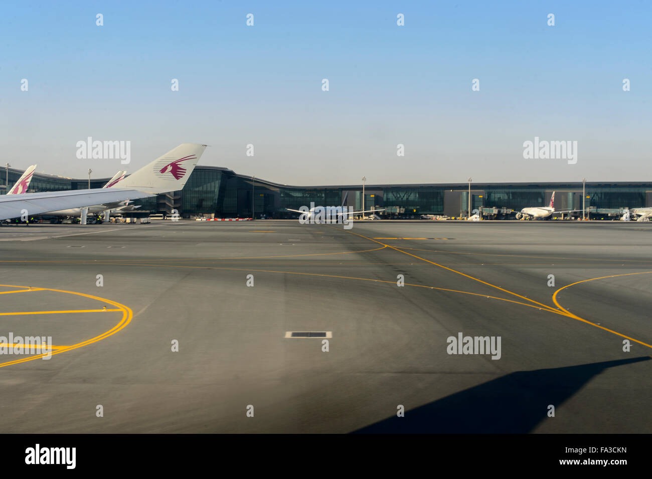 Doha airport runway hi-res stock photography and images - Alamy