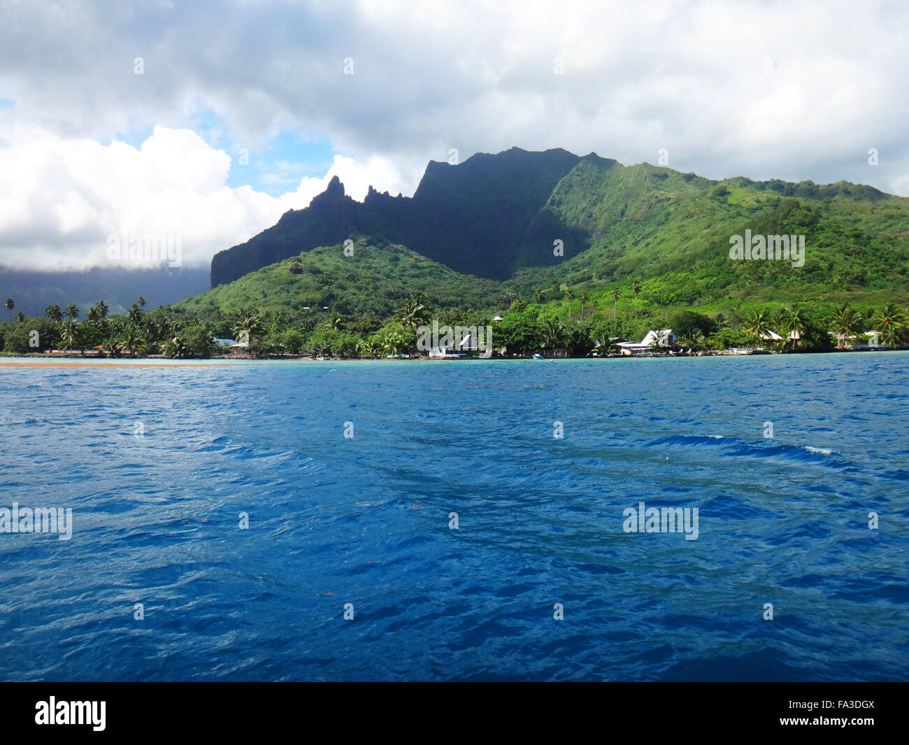 View moorea from cruise hi-res stock photography and images - Alamy