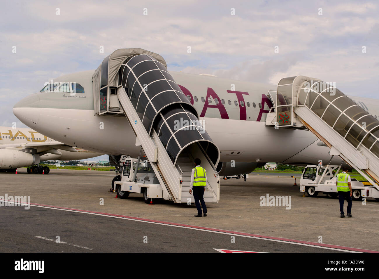 Qatar doha view airplane hi-res stock photography and images - Alamy