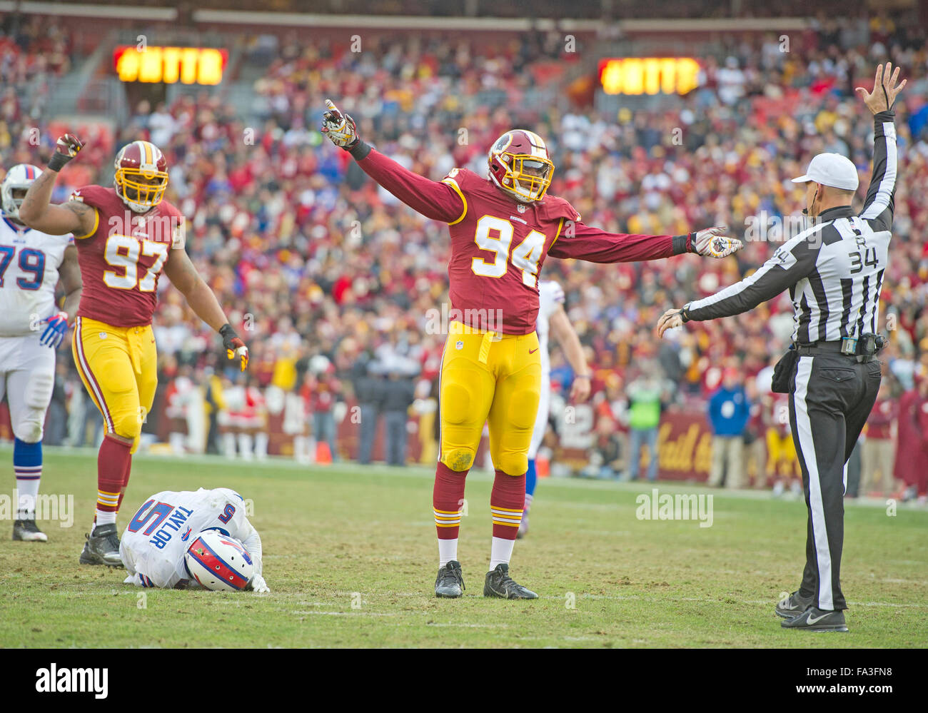 Washington Redskins linebacker Preston Smith (94) celebrates his sack ...