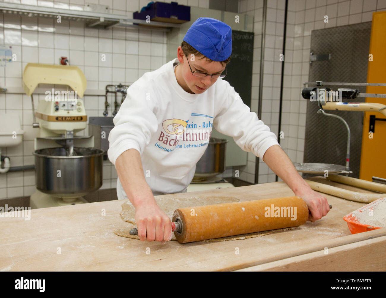 Apprentice bakery hi-res stock photography and images - Alamy
