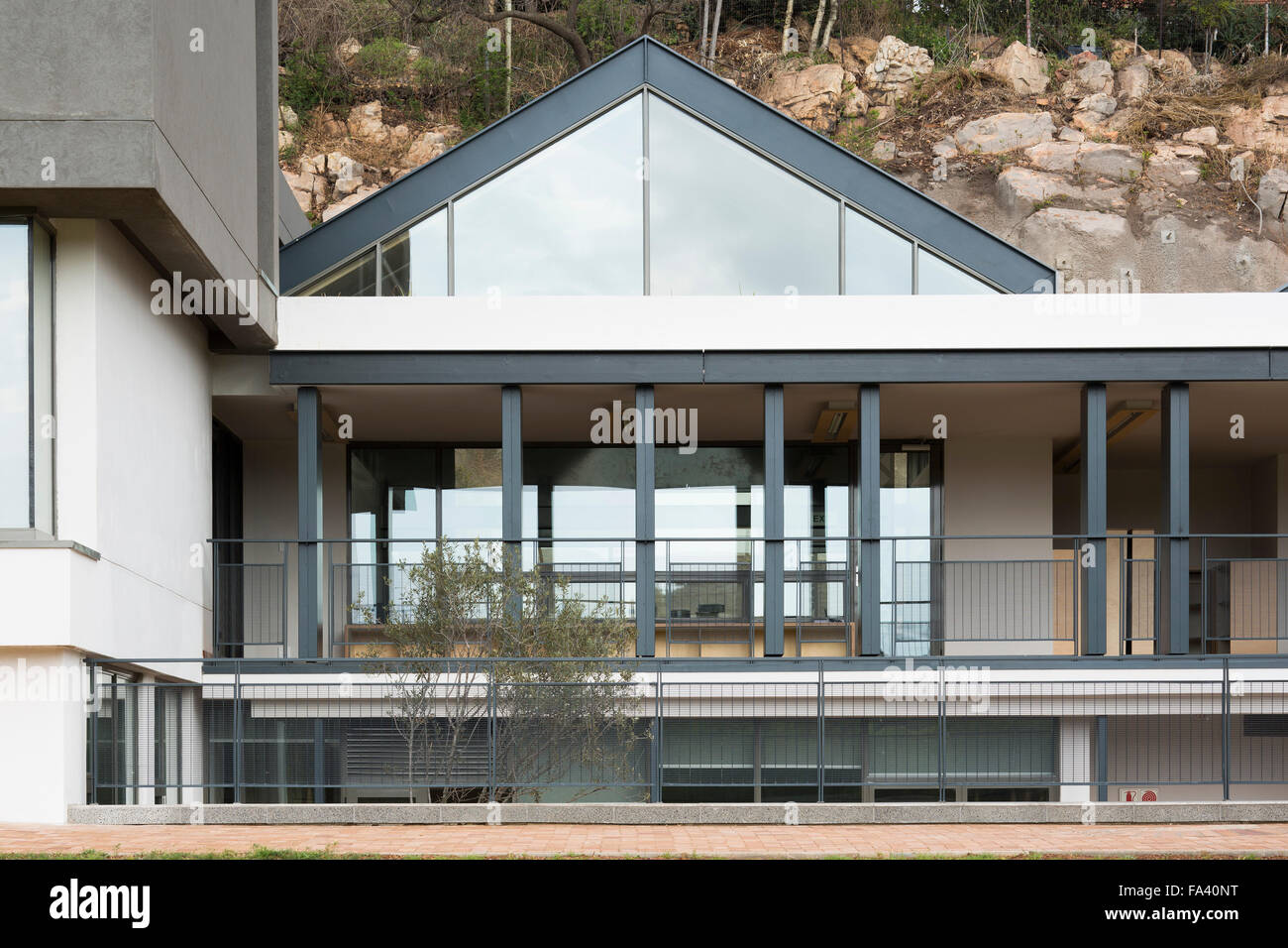 Gable columns hi-res stock photography and images - Alamy