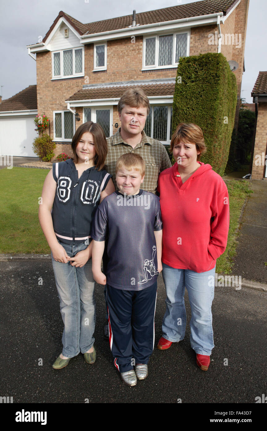 Parents children outside houses hi-res stock photography and images - Alamy
